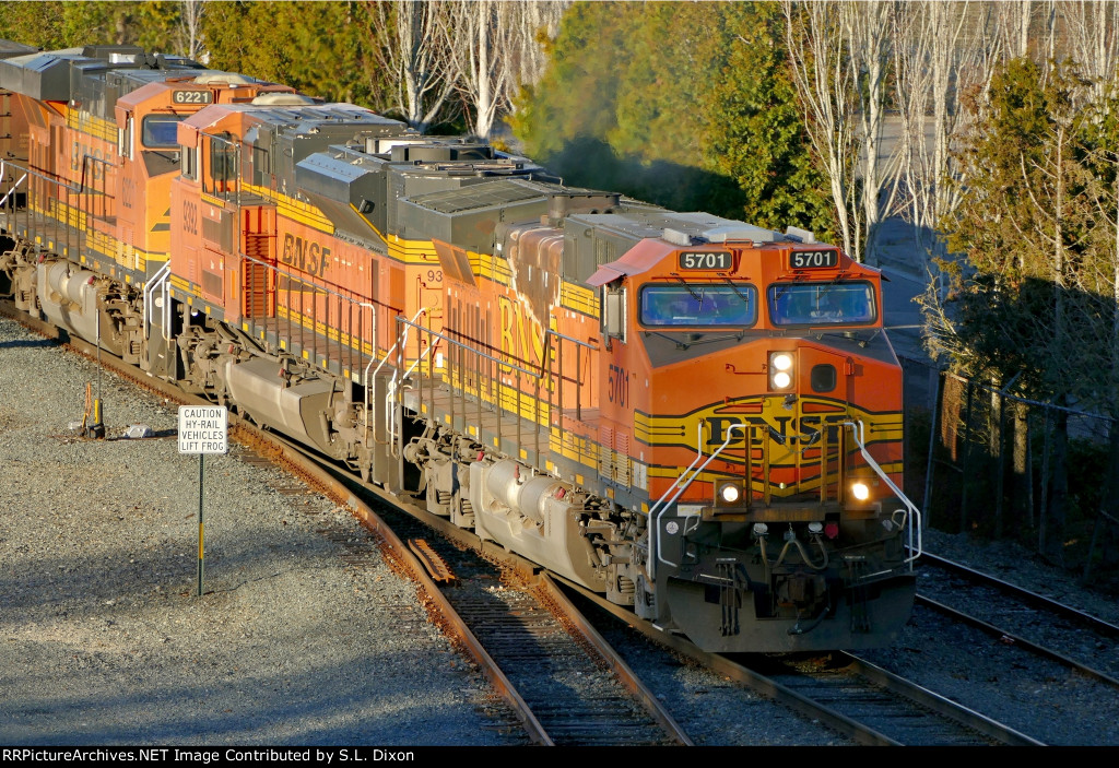 BNSF 5701 South empty coal on Rogers